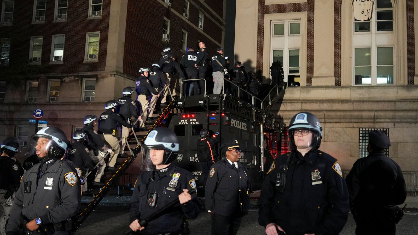 Police raid Columbia University campus to quell pro-Palestinian riot ...